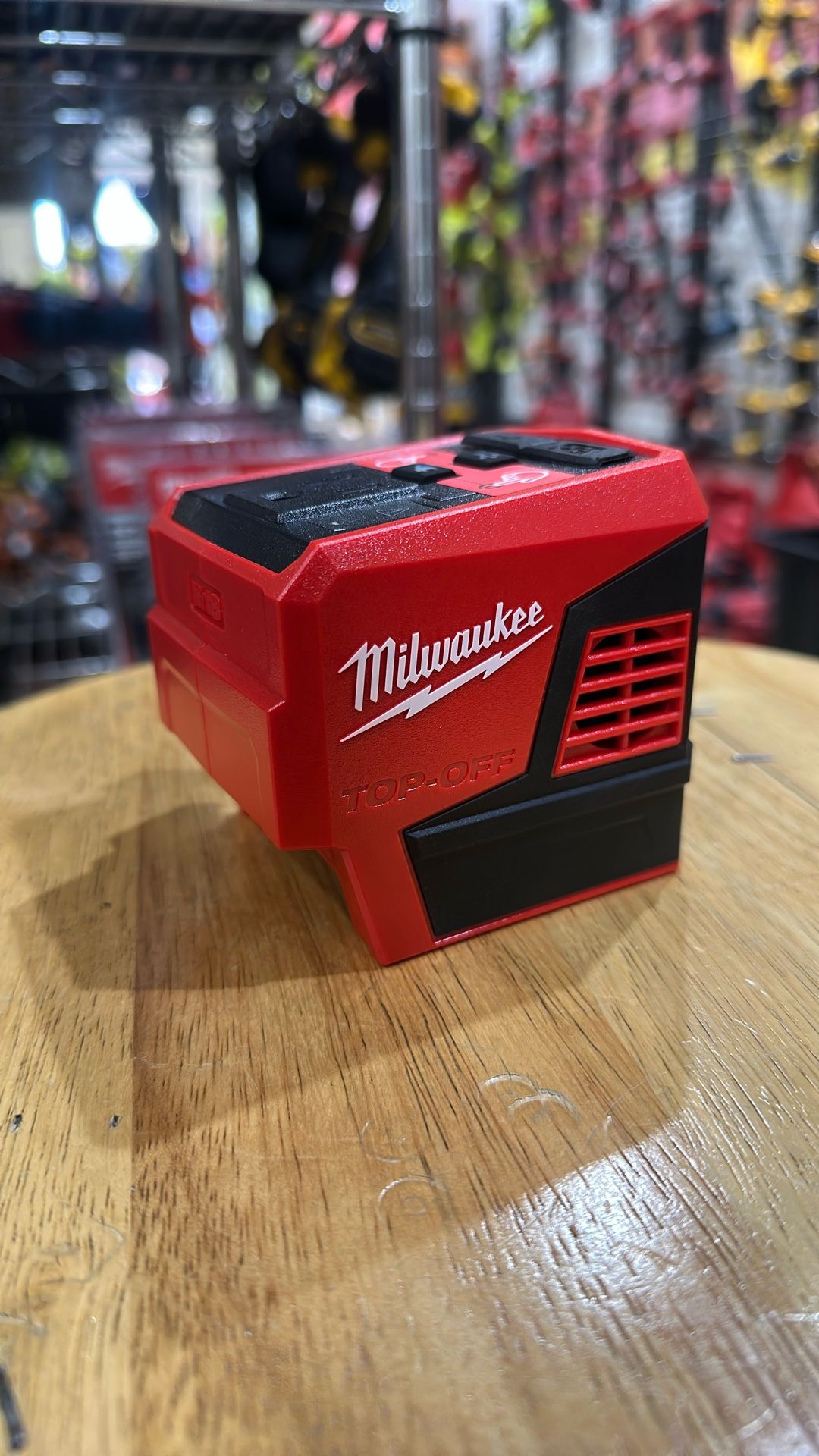 Milwaukee M18 18-Volt Lithium-Ion 175-Watt Powered Compact Inverter for ...