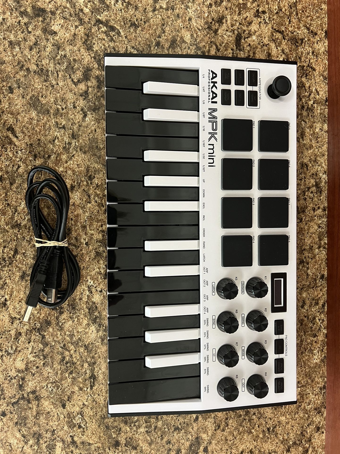 Akai Mixer MPK MINI for Sale in Tacoma, WA - OfferUp