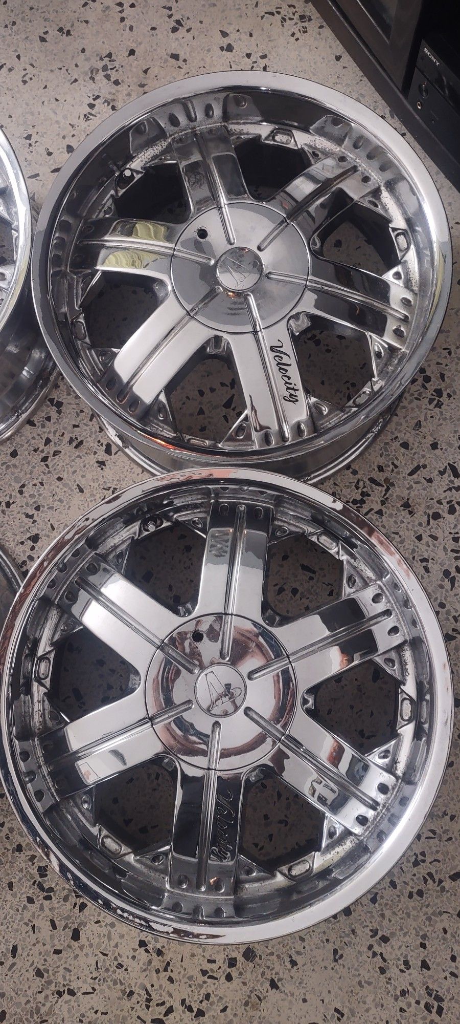 20 Inch Chrome Velocity Rims for Sale in Miami, FL - OfferUp