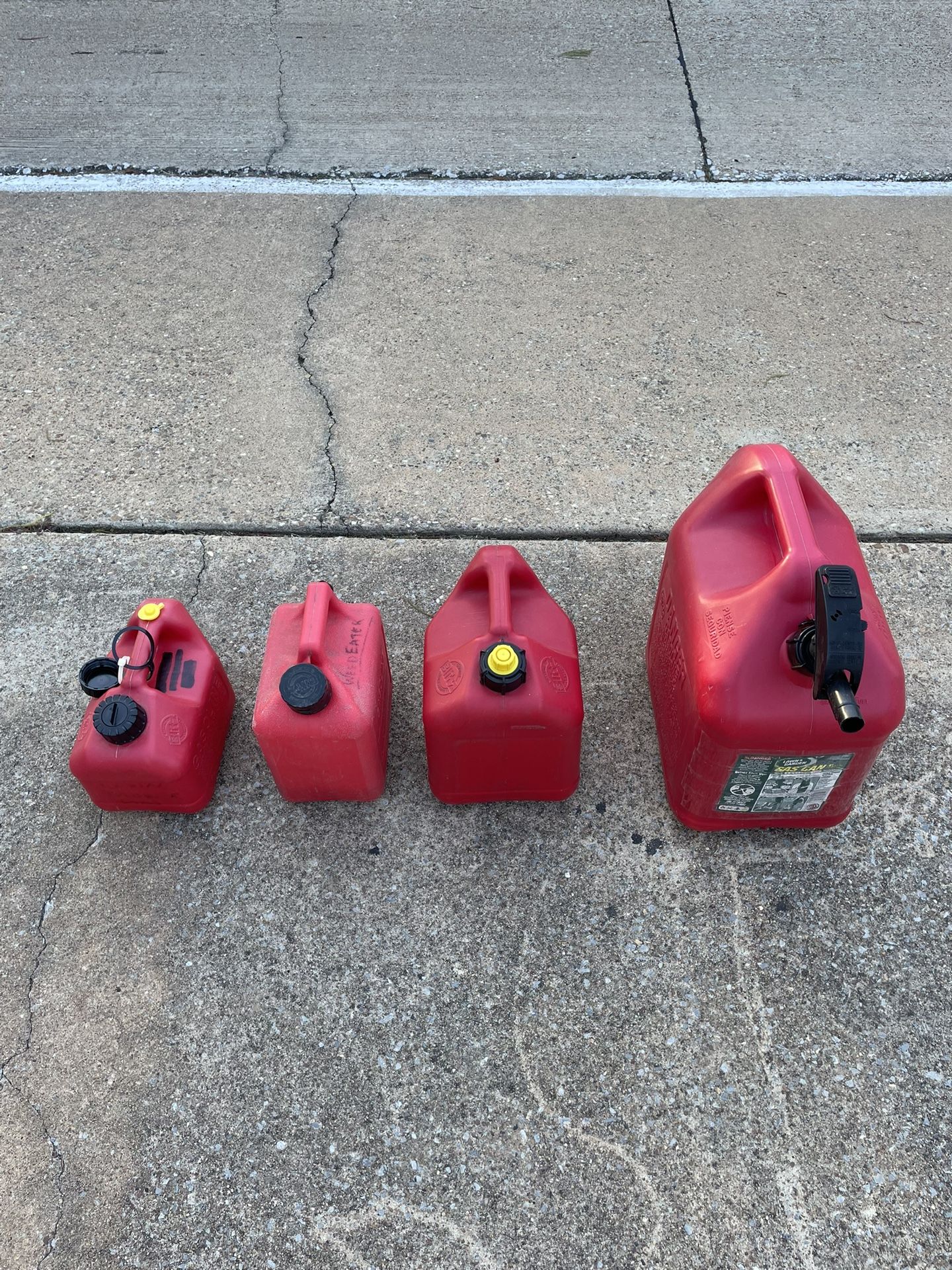 Four Plastic Gas Cans for Sale in Richardson, TX - OfferUp