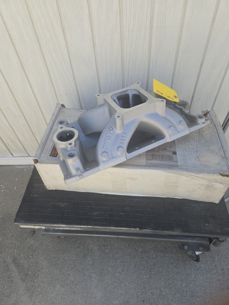 Nib Sbc Edelbrock 2925 Super Victor Intake for Sale in Anaheim, CA ...