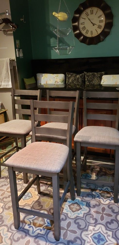 Dining Chairs A Set Of 4 In Excellent Good And Clean Condition Seat ...