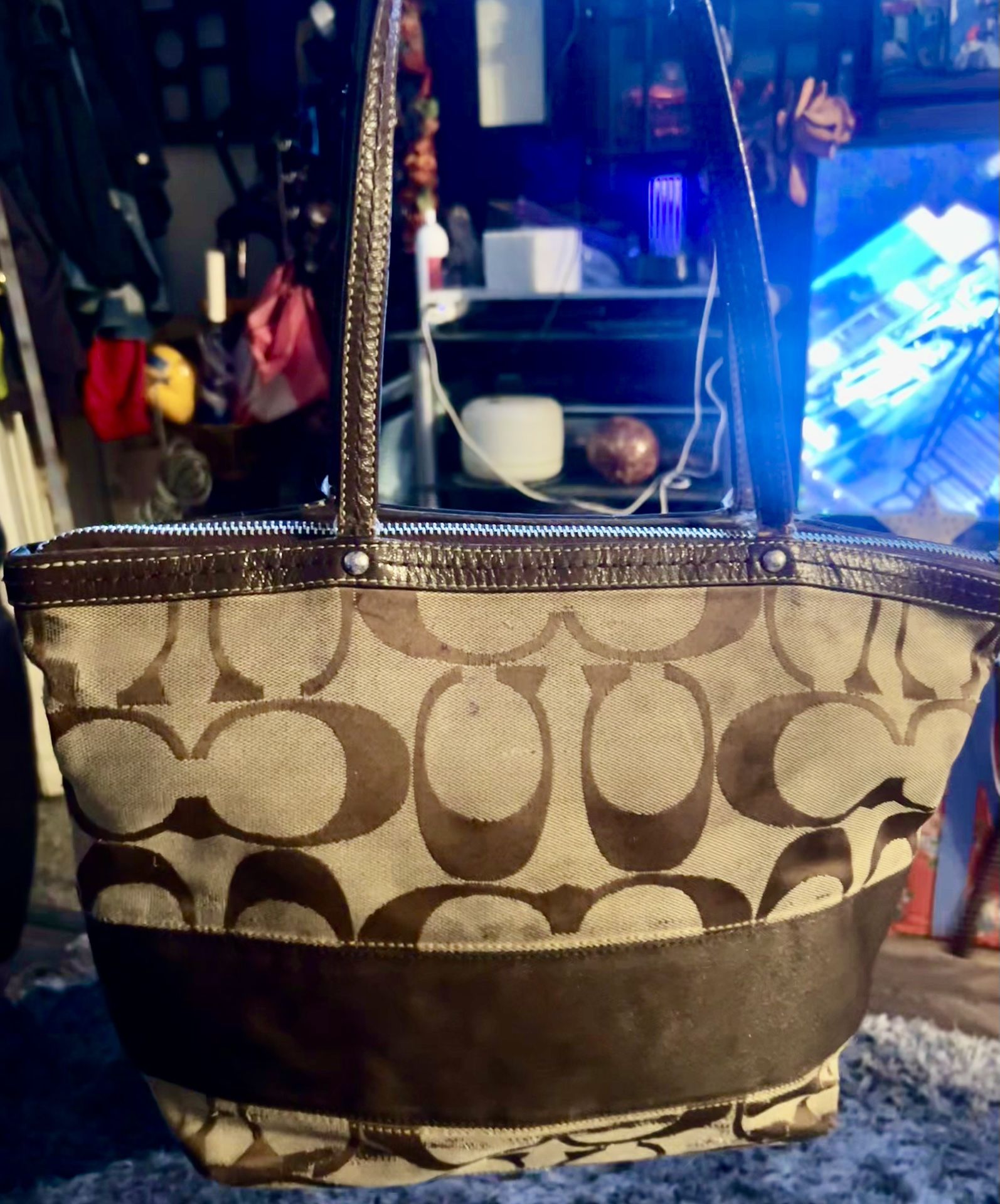Beautiful preowned Signature monogram tote bag in classic brown/beige ...