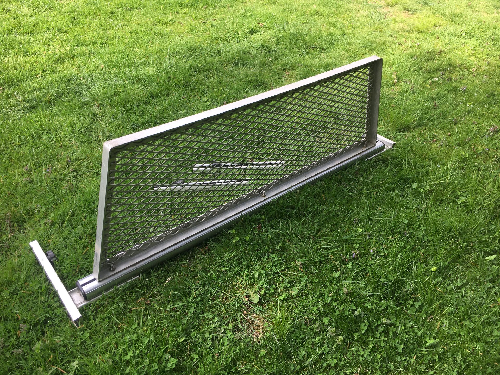 Thule TracRac G2 Cargo Divider/Window Guard & Toolbox Mounts for Sale ...