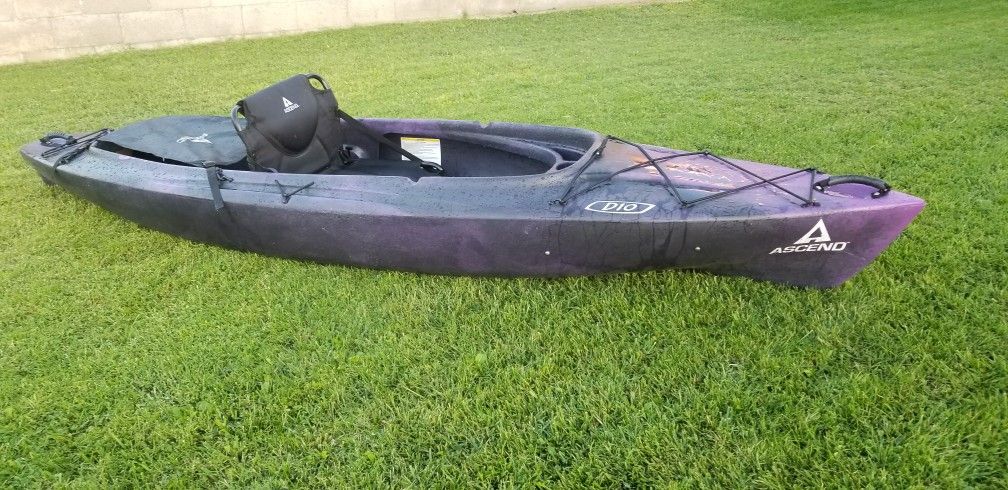 Ascend D10 Kayak for Sale in Moreno Valley, CA - OfferUp