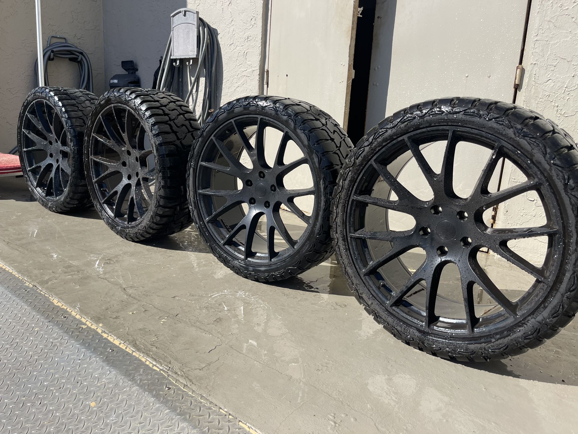 24” Hellcat Replicas With 33” Tires Wheels for Sale in Hillsboro Beach ...