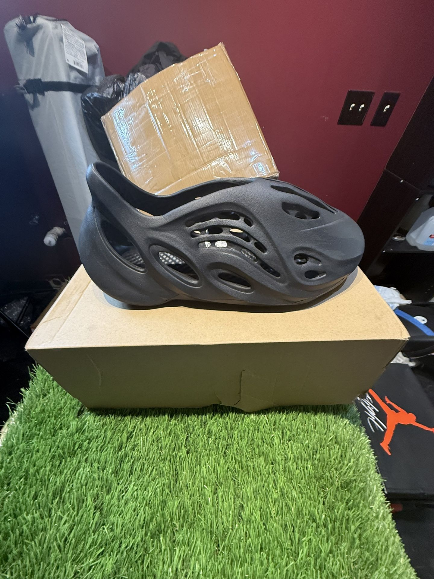 YEZZEY FORM RUNNERS for Sale in Minneapolis, MN - OfferUp