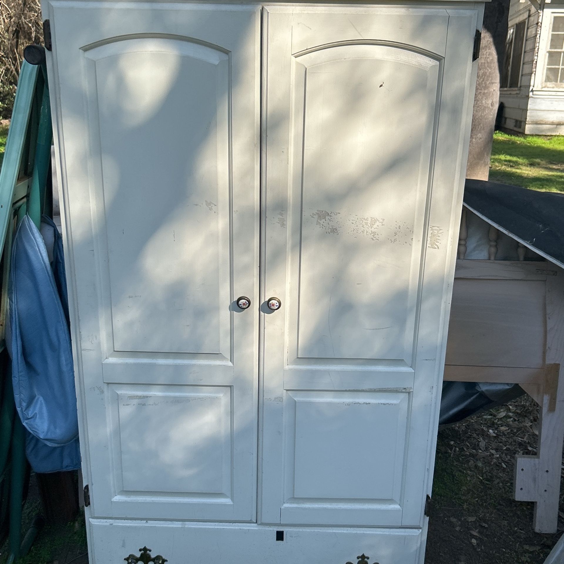 Small armoire for Sale in West Covina, CA - OfferUp