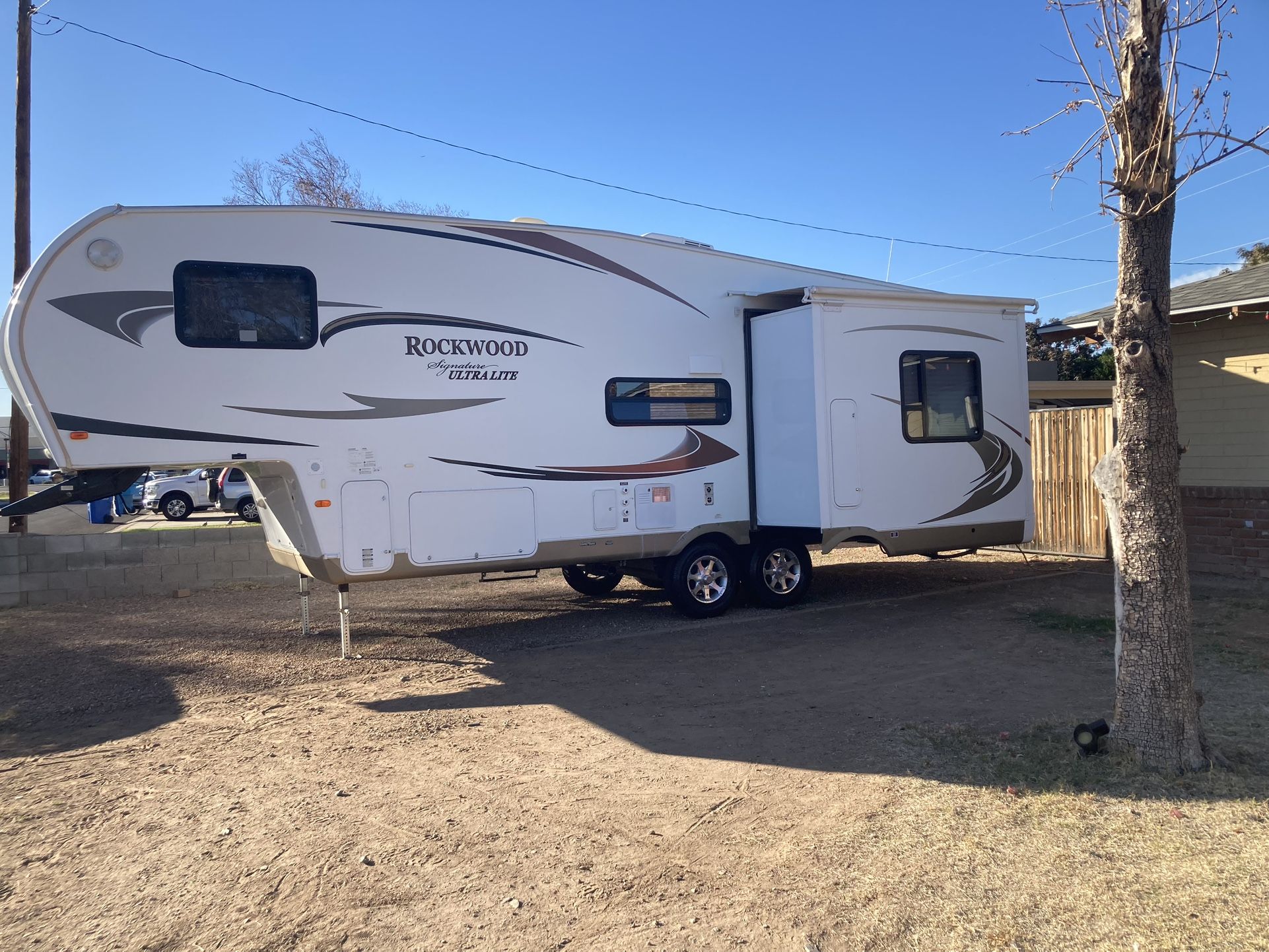 2012 29ft Triple slide out Rockwood Ultra Light Very Nice Condition for ...