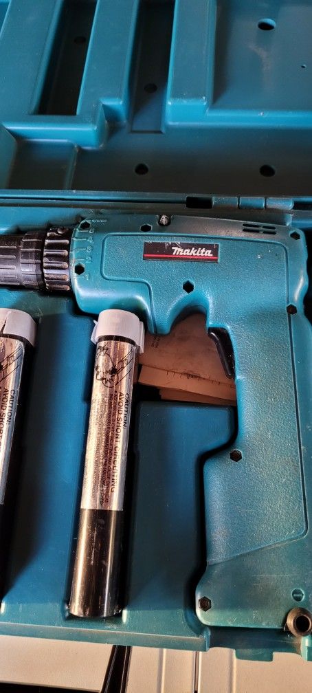 Makita 6011D Cordless Driver Drill