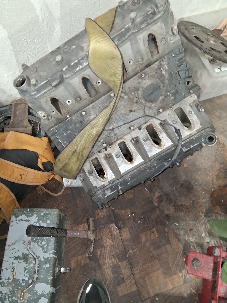 6.0 Ls Motor No Intake No Timing Chain Cover Still Has Oil Pump and Pan ...