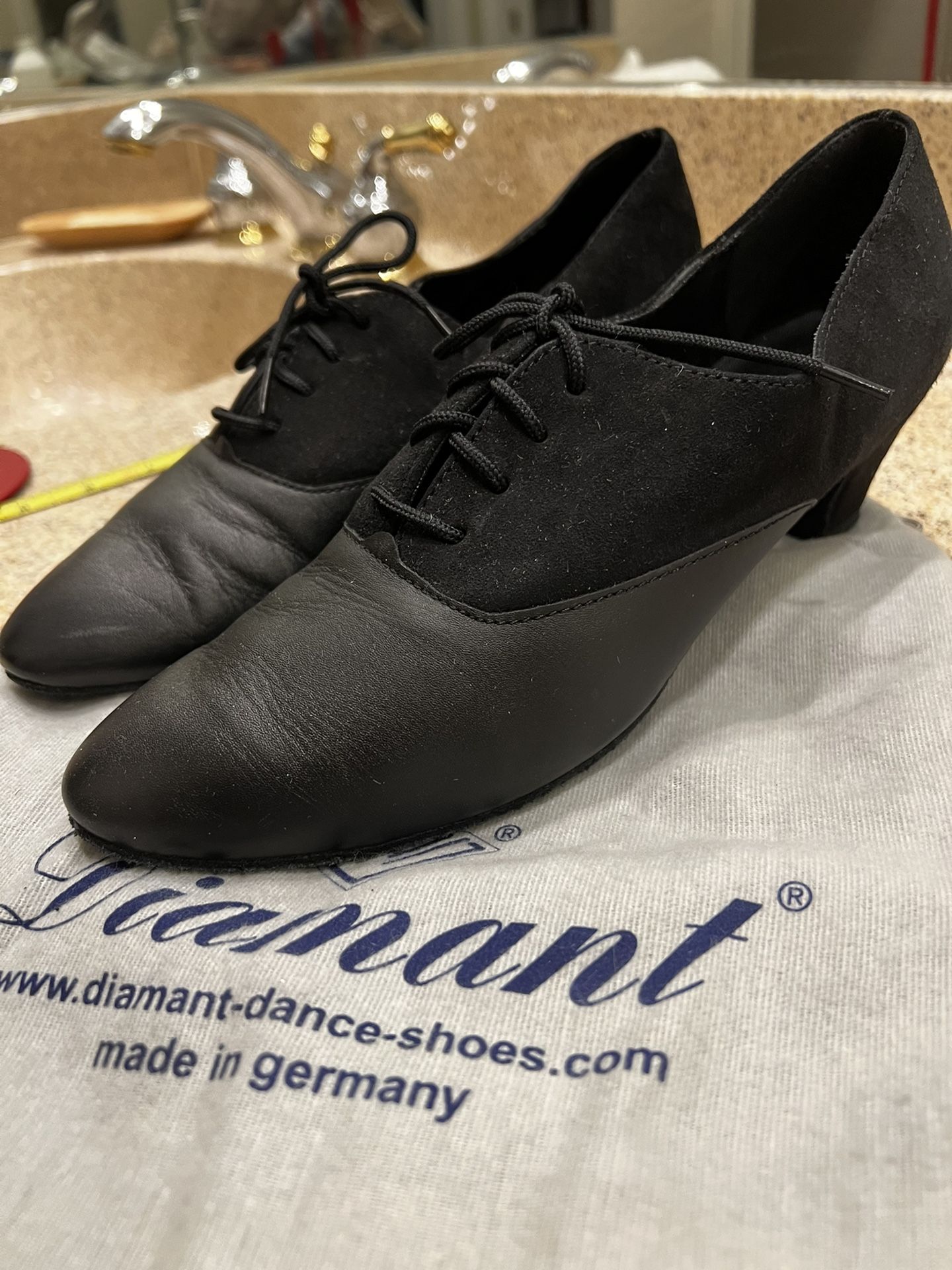Dance Shoes womens Size 8 . for Sale in Scottsdale, AZ - OfferUp