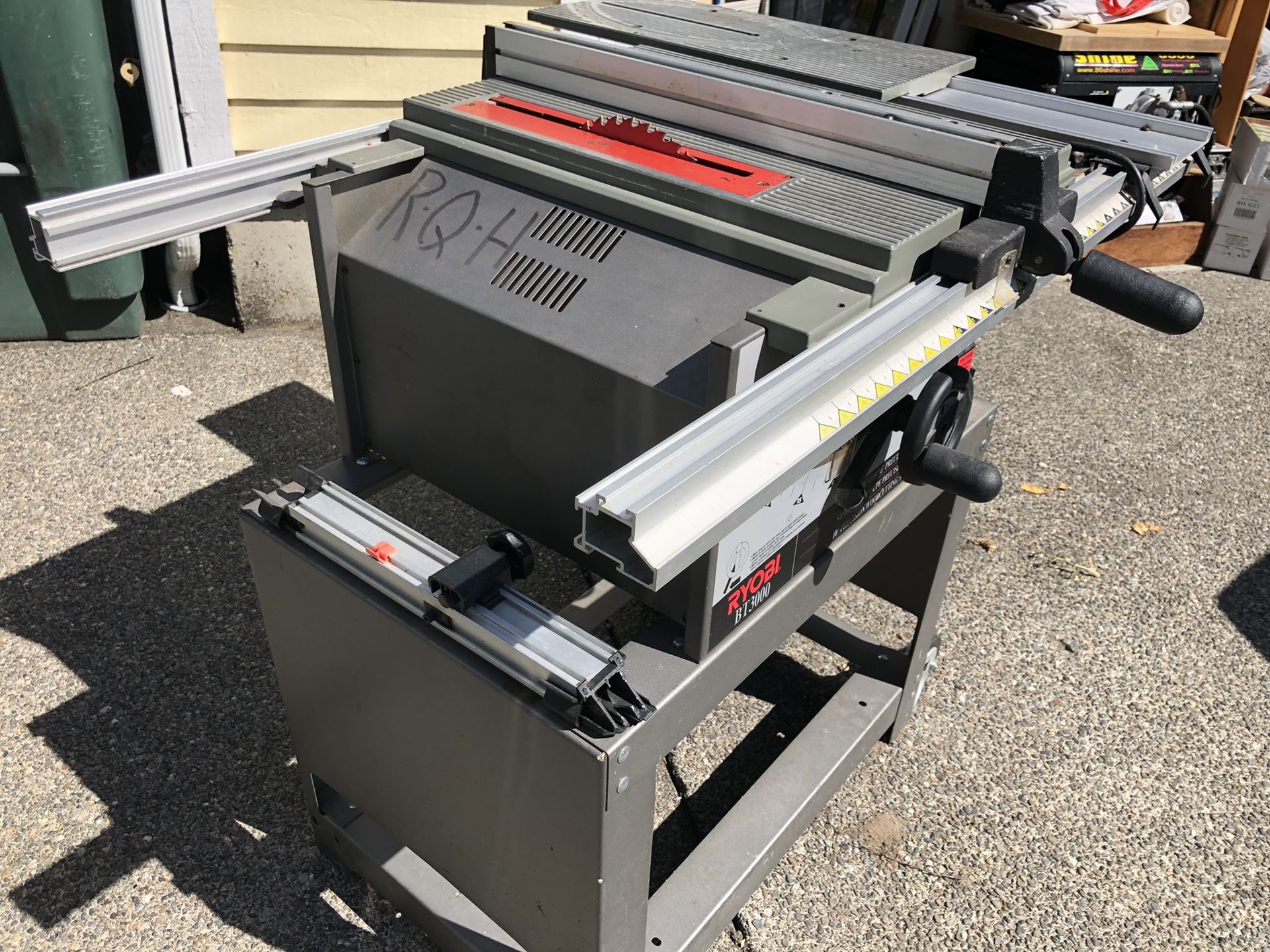 RYOBI BT 3000 table saw for Sale in Enumclaw, WA - OfferUp