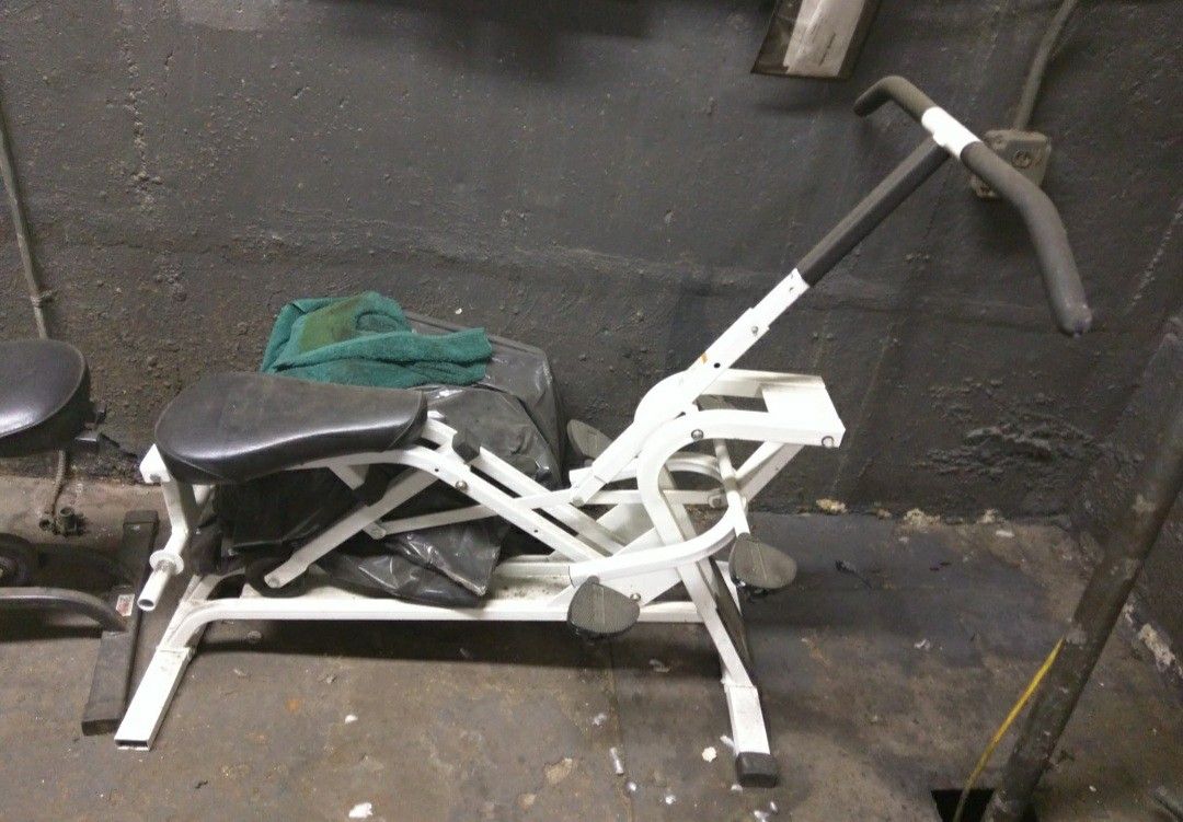 Very Cool Rowing Machine HealthRider Exercise Bike .. Delivery ...