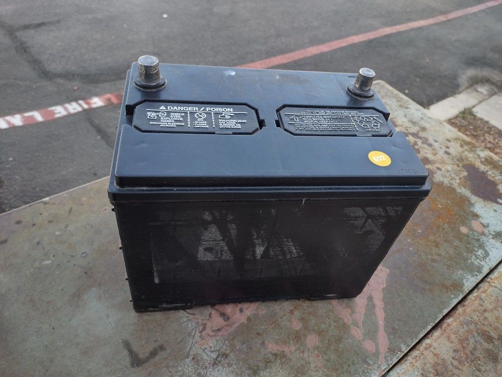 Top Post Battery In Good Condition for Sale in Las Vegas, NV - OfferUp