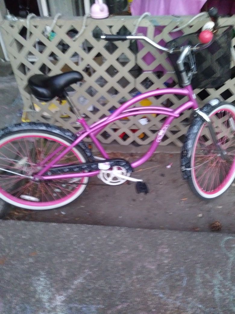 Hello Kitty Beach Cruiser 26