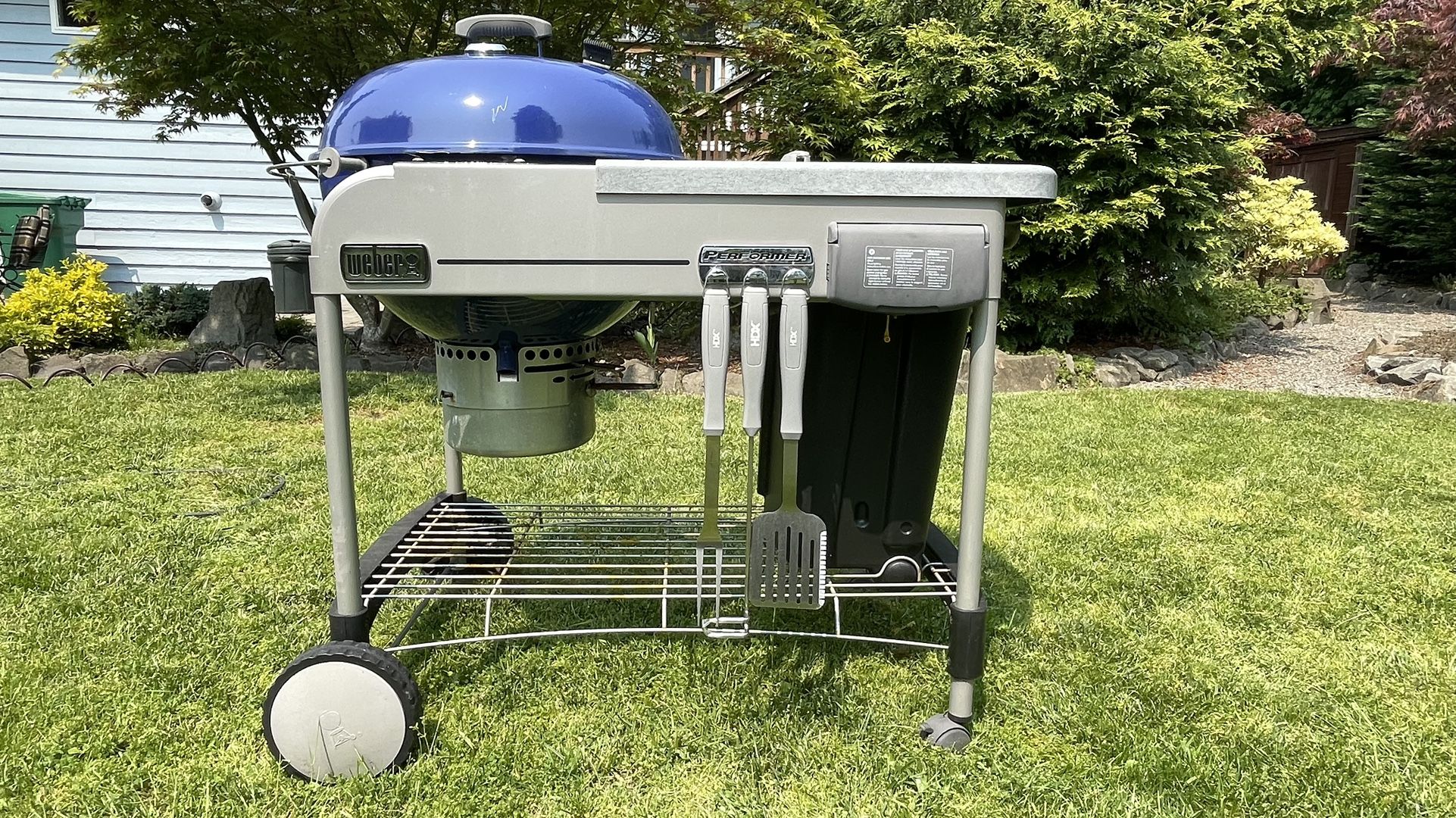 Weber Performer Deluxe Charcoal Grill 22” for Sale in Shoreline, WA ...