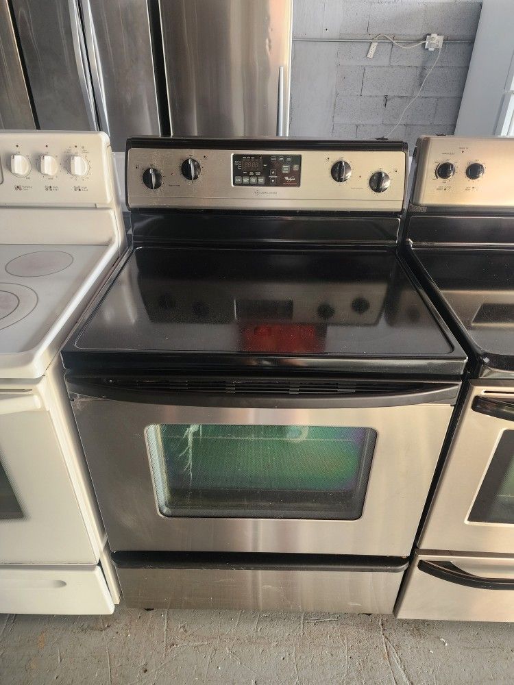 Stove Whirlpool for Sale in Hialeah, FL - OfferUp