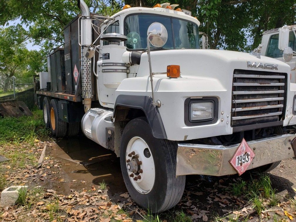 1994 MACK RD SERVICE TRUCK for Sale in North Miami, FL - OfferUp