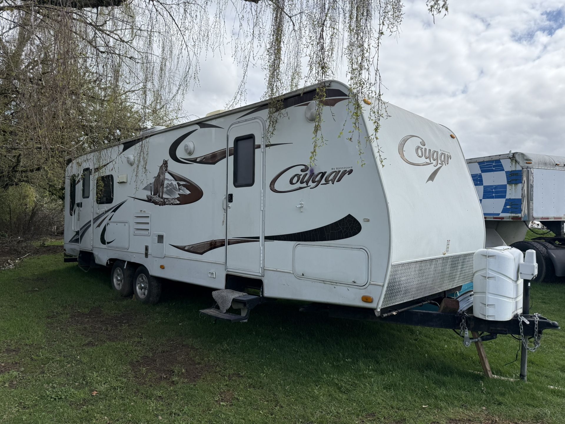 2013 28 Ft Cougar Travel Trailer With Super Slide for Sale in Vancouver ...