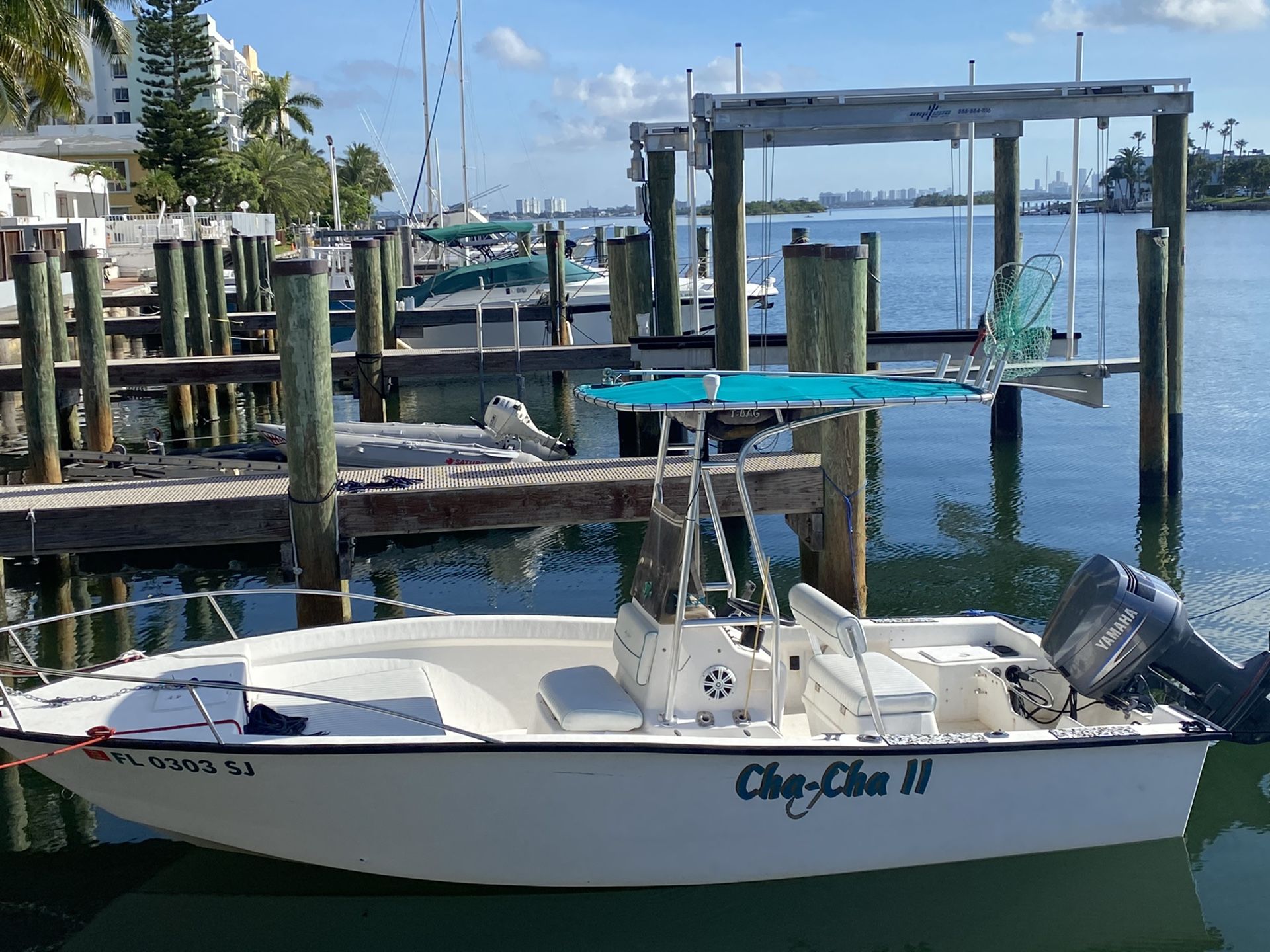 2004 Key Largo 19 ft center console for Sale in Miami Beach, FL - OfferUp