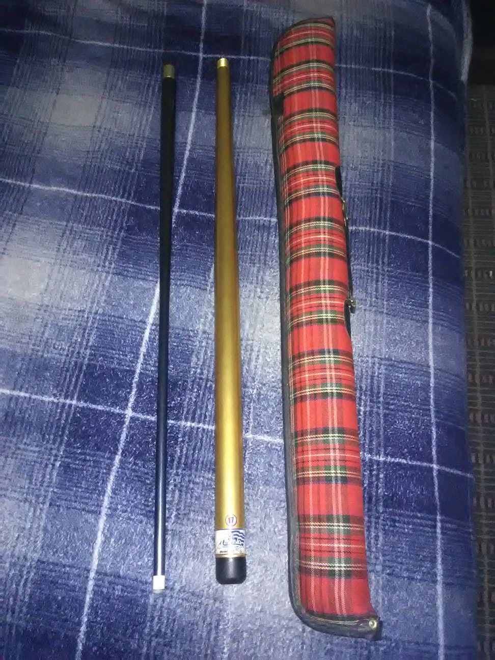 VINTAGE AMEROLA 207 ANODIZED ALUMINUM POOL CUE WITH VINTAGE VINYL CUE ...