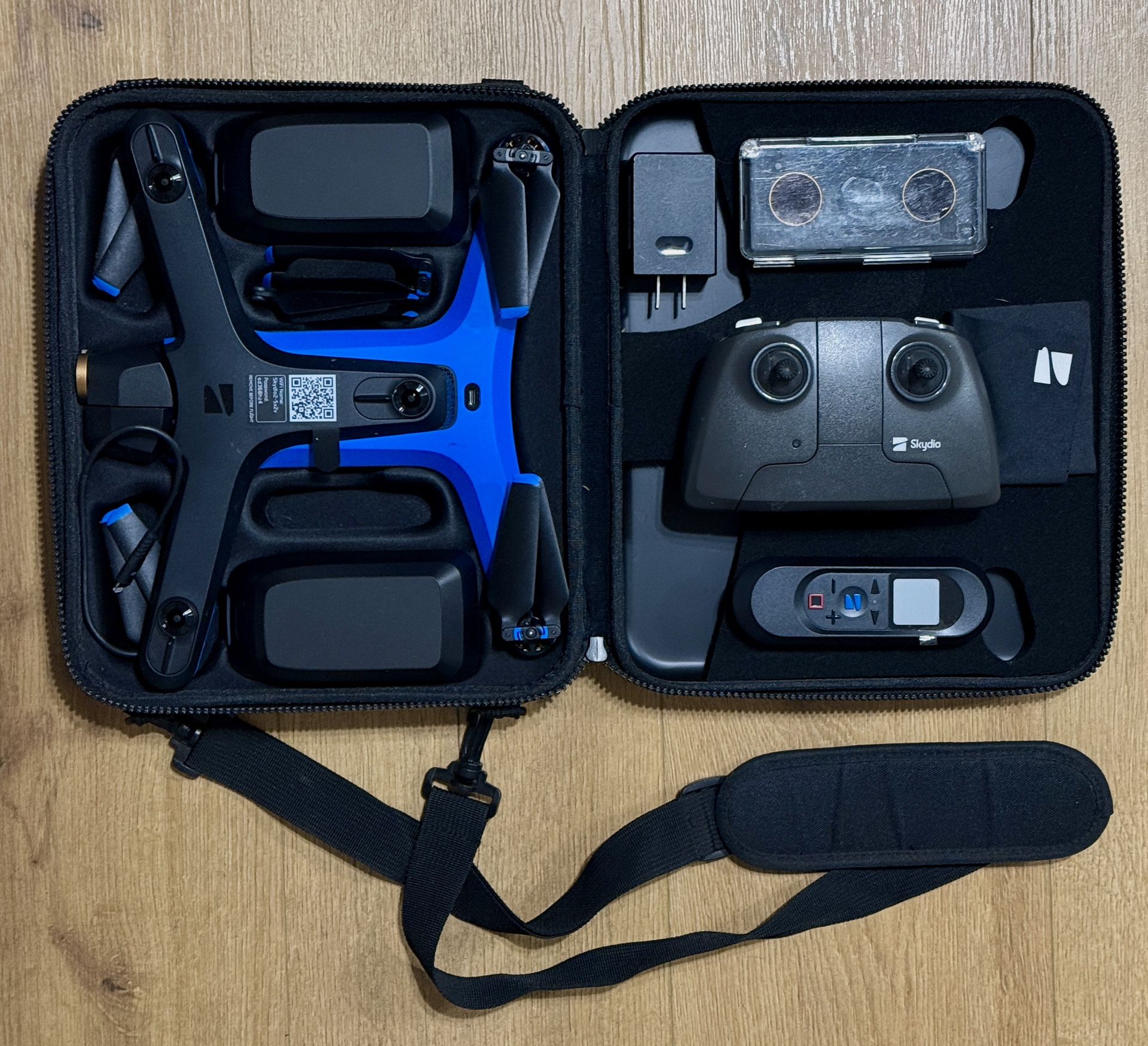 Skydio 2 Autonomous 4K Drone w/ 2 Batteries, Beacon, Skydio Controller ...