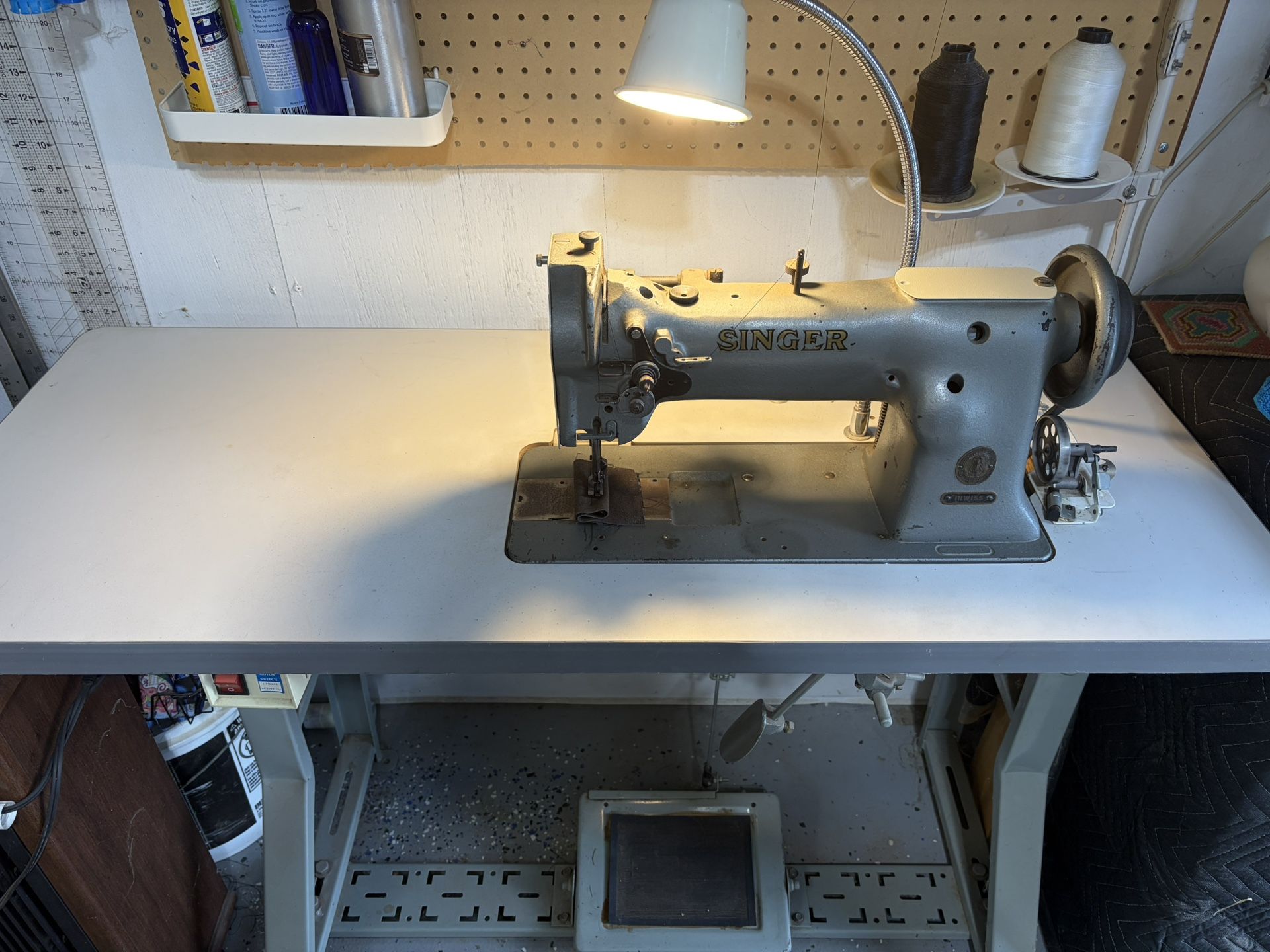 Singer Industrial Sewing Machine And Table for Sale in Ramona, CA - OfferUp