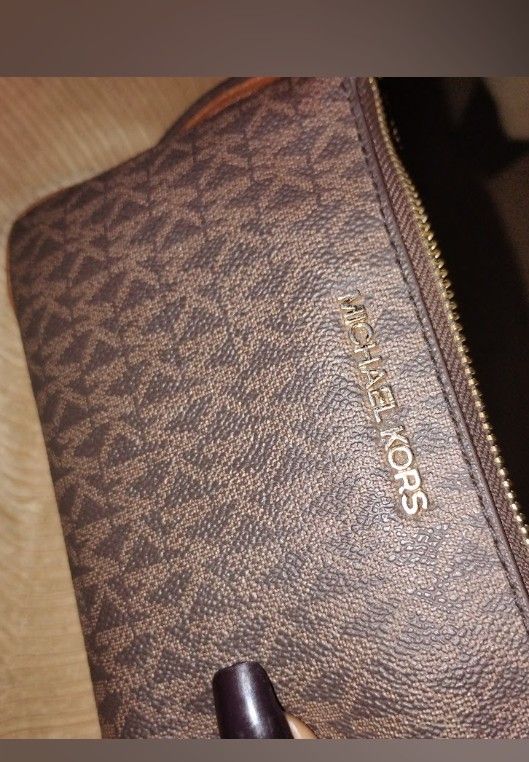 Large Purse,Wallets & Mary Kay for Sale in Harrisburg, PA - OfferUp