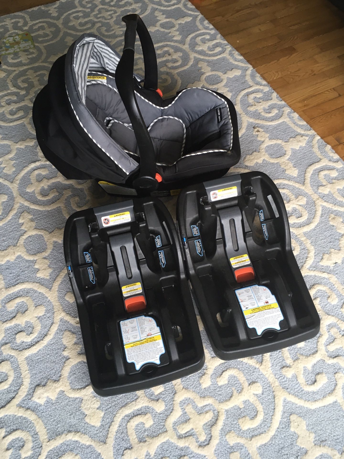 Graco infant car seat + 2 bases for Sale in Seattle, WA - OfferUp