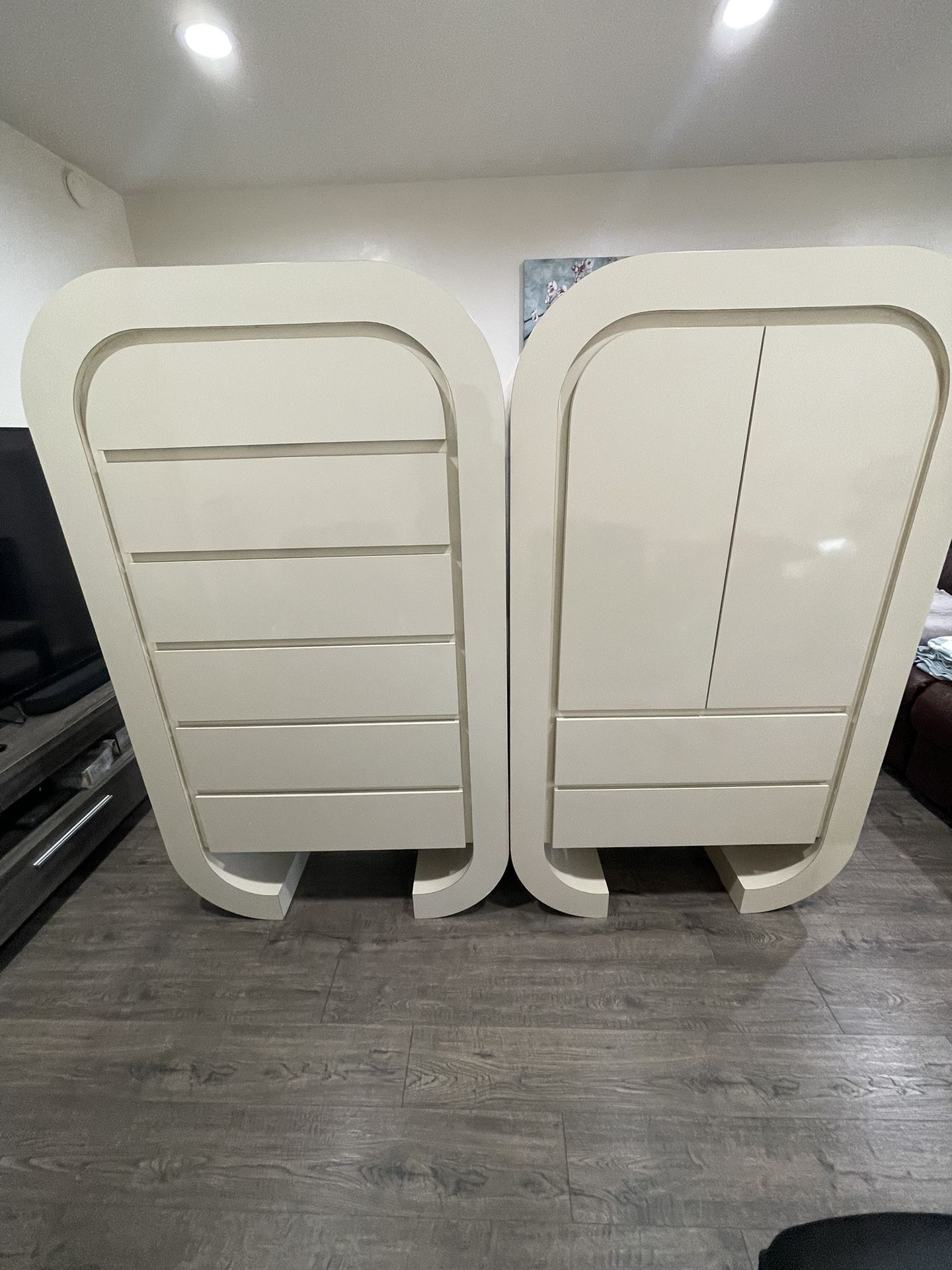 Formica Almond Color Chest Bedroom for Sale in El Monte, CA - OfferUp