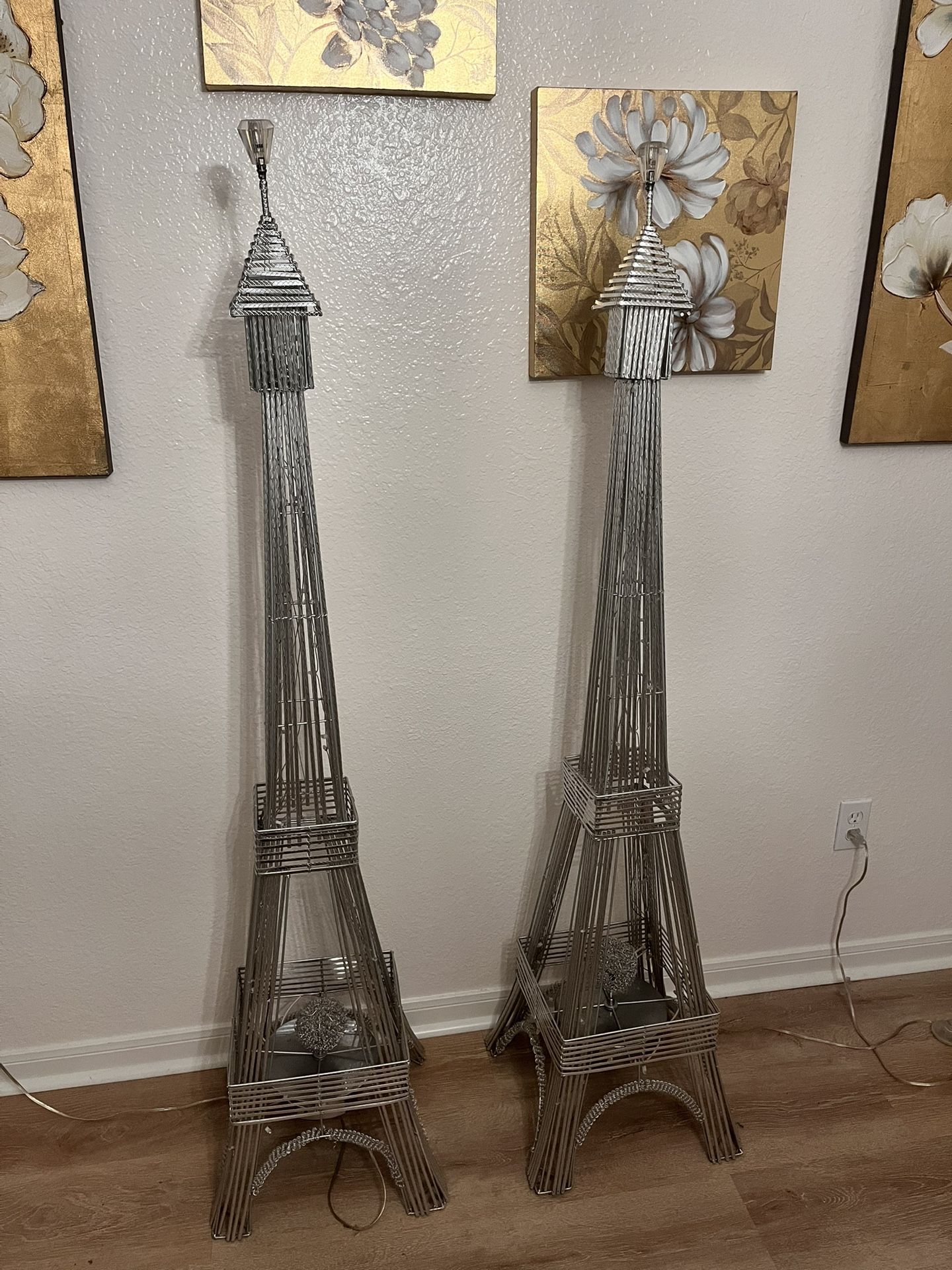 5 Feet Eiffel Tower Lamps for Sale in Houston, TX - OfferUp