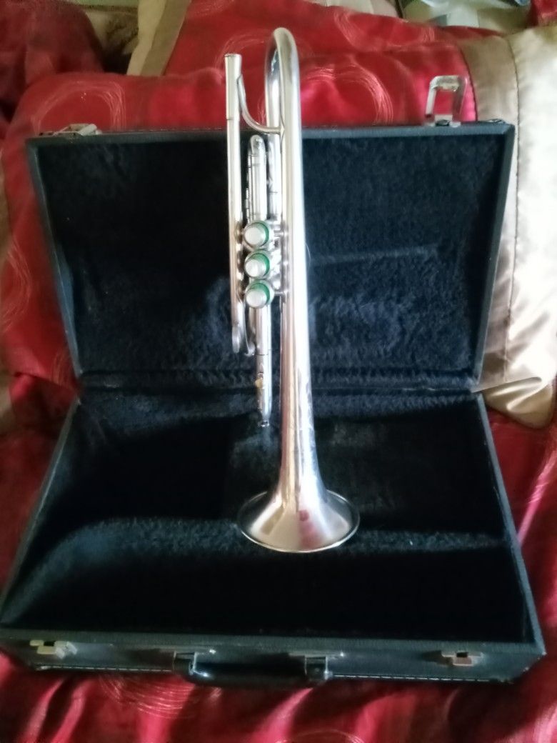 Very Nice Silver King Master Model Cornet for Sale in Inglewood, CA - OfferUp