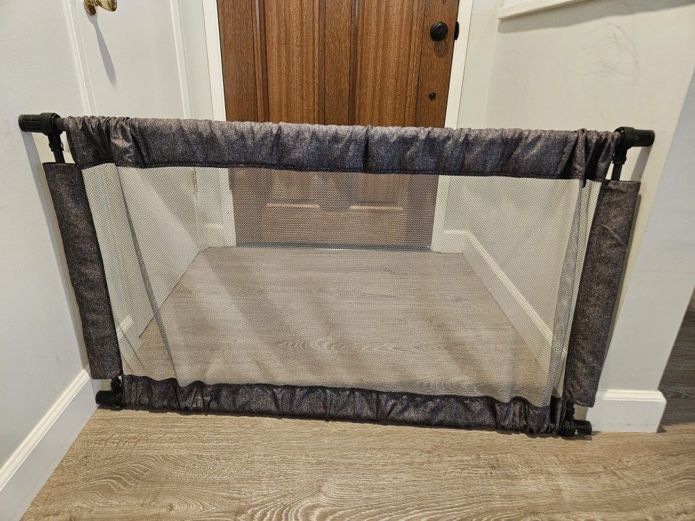 Evenflo Expandable Mesh Gate for Sale in Garden Grove, CA - OfferUp