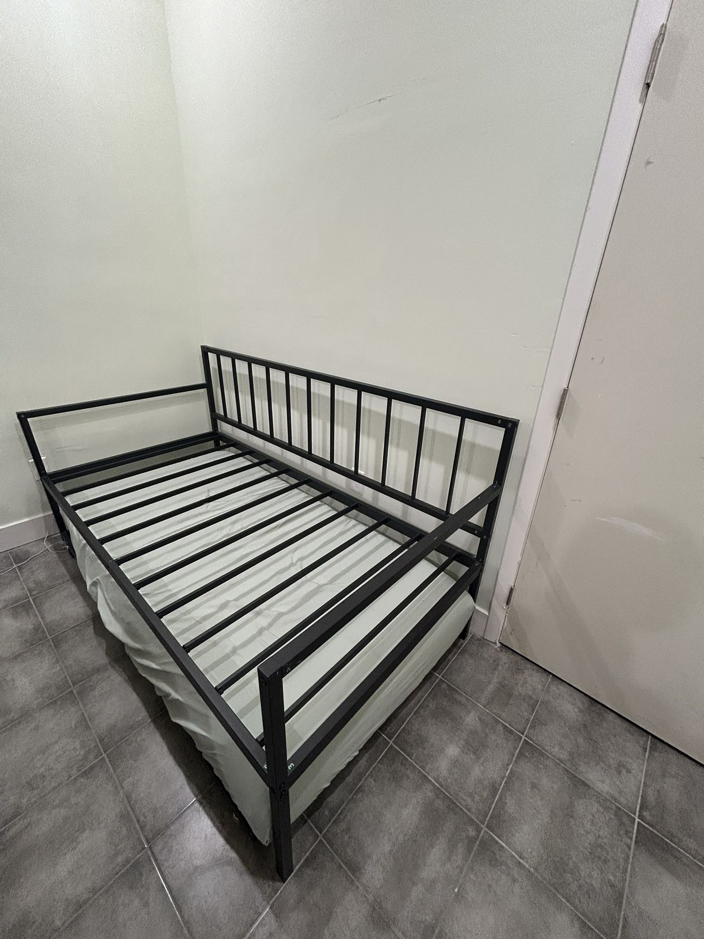 TWIN Day bed frame + rolling frame for Sale in Pembroke Pines, FL - OfferUp