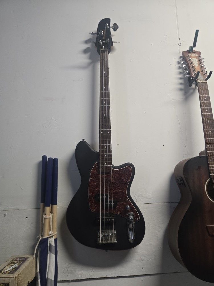 Ibenez Tb100 Bass for Sale in Rossmoor, CA - OfferUp