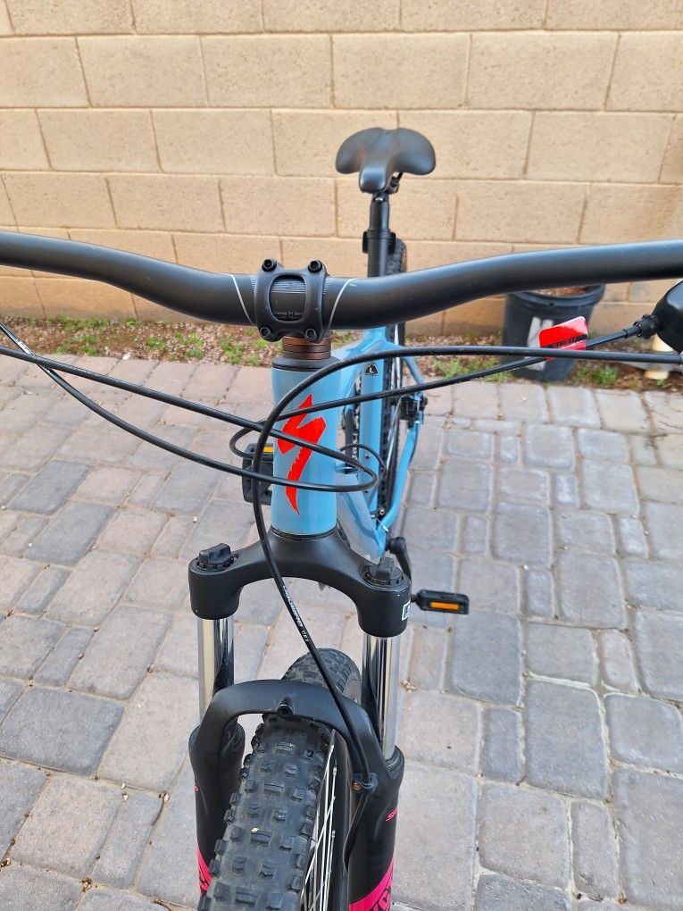 SPECIALIZED PITCH 27.5 INCH MOUNTAIN BIKE LIKE NEW ( LARGE) for Sale in ...