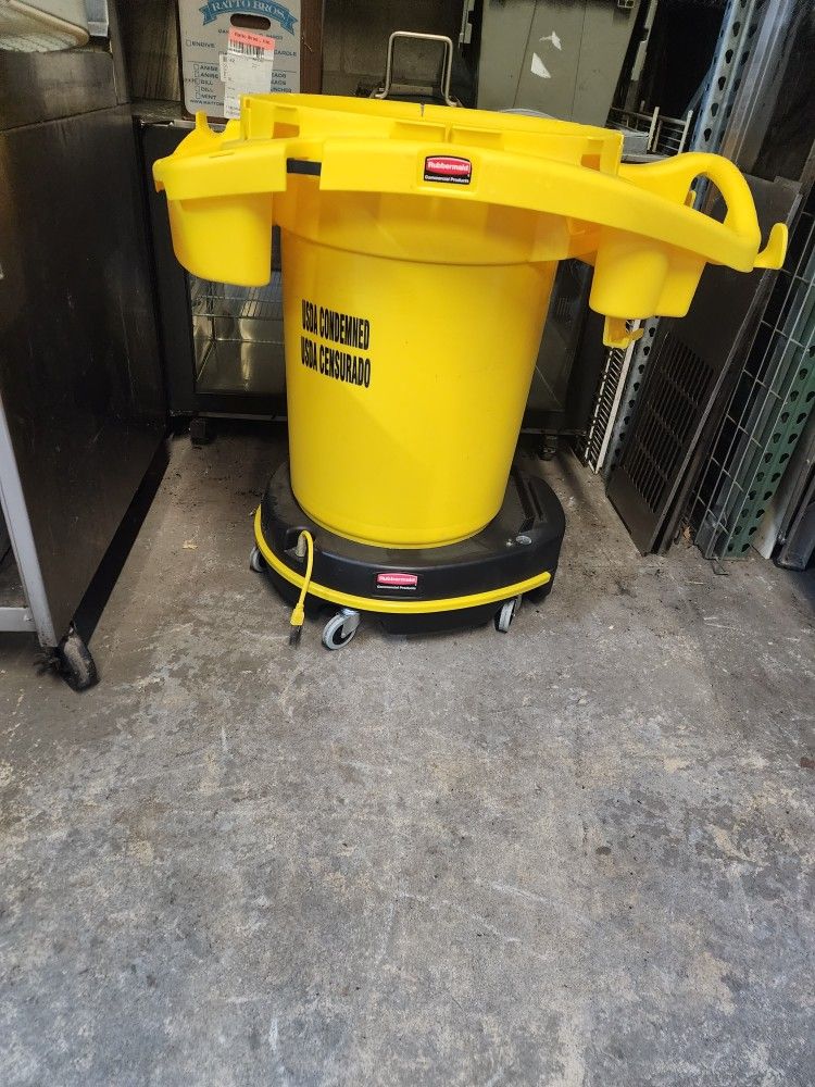 RUBBERMAID DVAC VACUUMW/RIM CADDY FOR CLEANING/JANITOR CART for Sale in ...