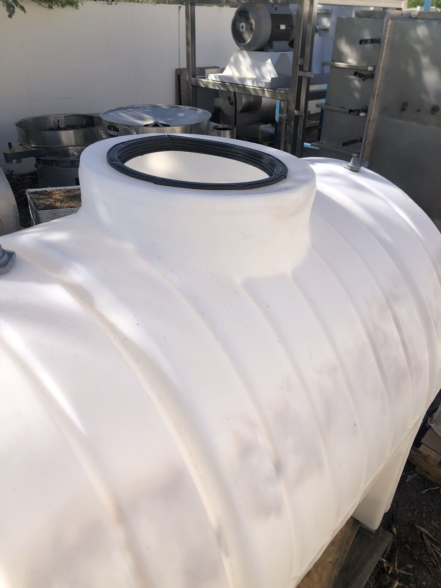 300 Gallons Horizontal Leg Tank for Sale in Mesa, AZ - OfferUp