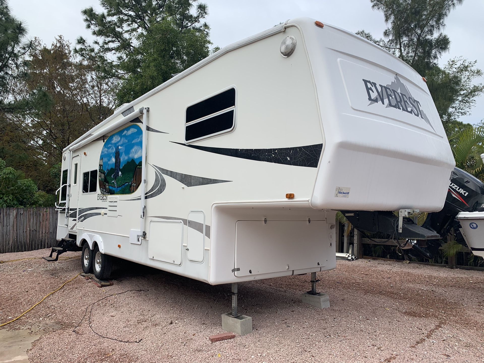 2004 Everest Keystone fifth wheel 32 foot for Sale in West Palm Beach ...