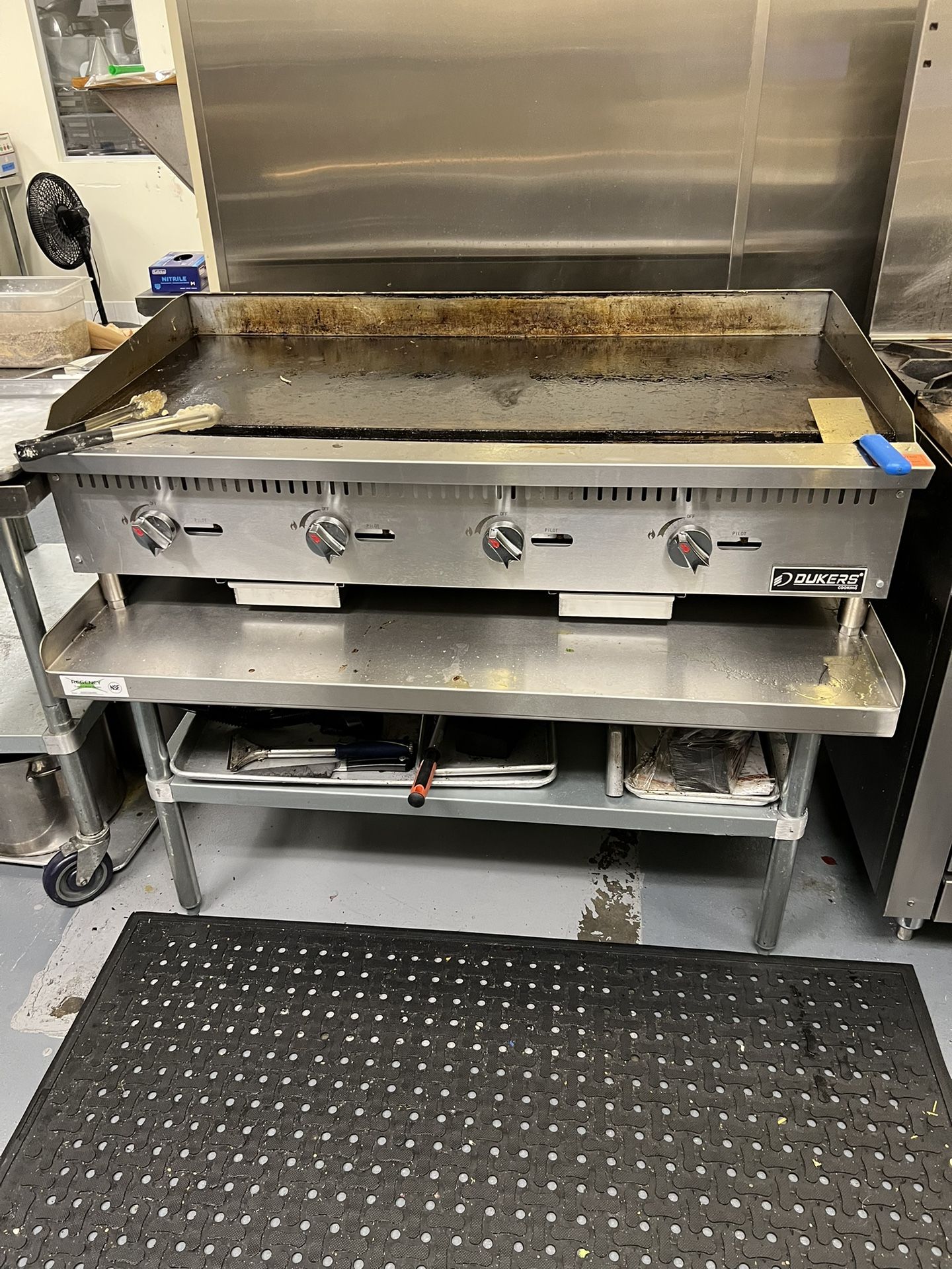 Barely Used Dukers 48” Griddle With Stand for Sale in San Diego, CA ...