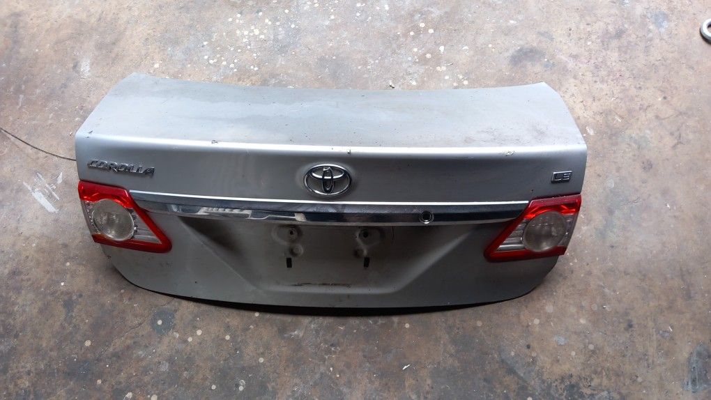 Toyota Corolla Trunk Lid for Sale in Pompano Beach, FL - OfferUp