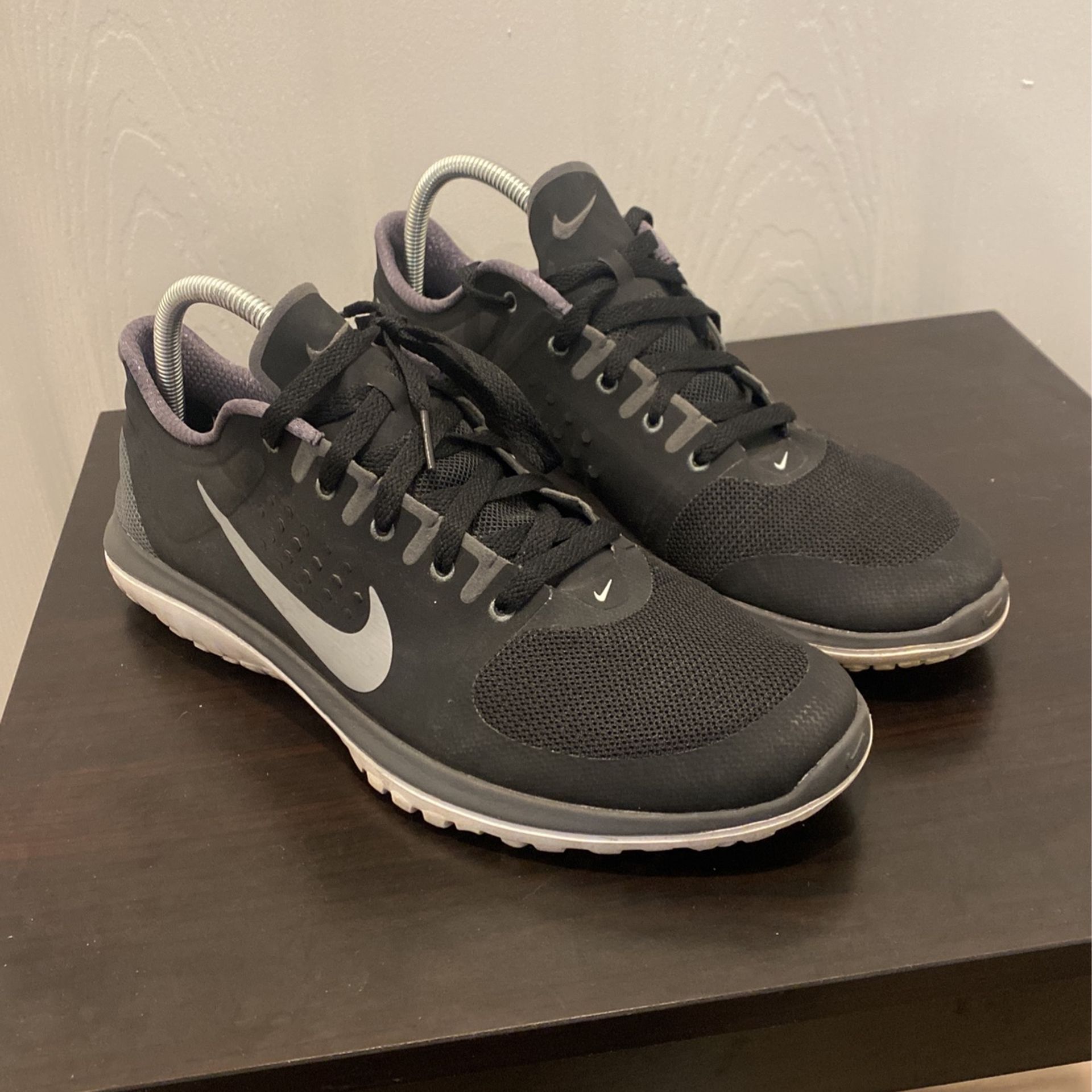 NIKE RUNNING SNEAKERS FITSOLE MEN SZ 11 Black silver for Sale in Fort ...