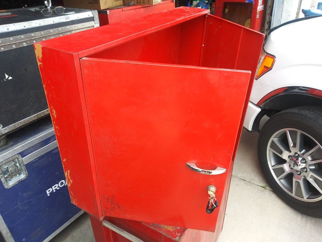 Snap On tool cabinent. Locks with key. for Sale in Las Vegas, NV - OfferUp
