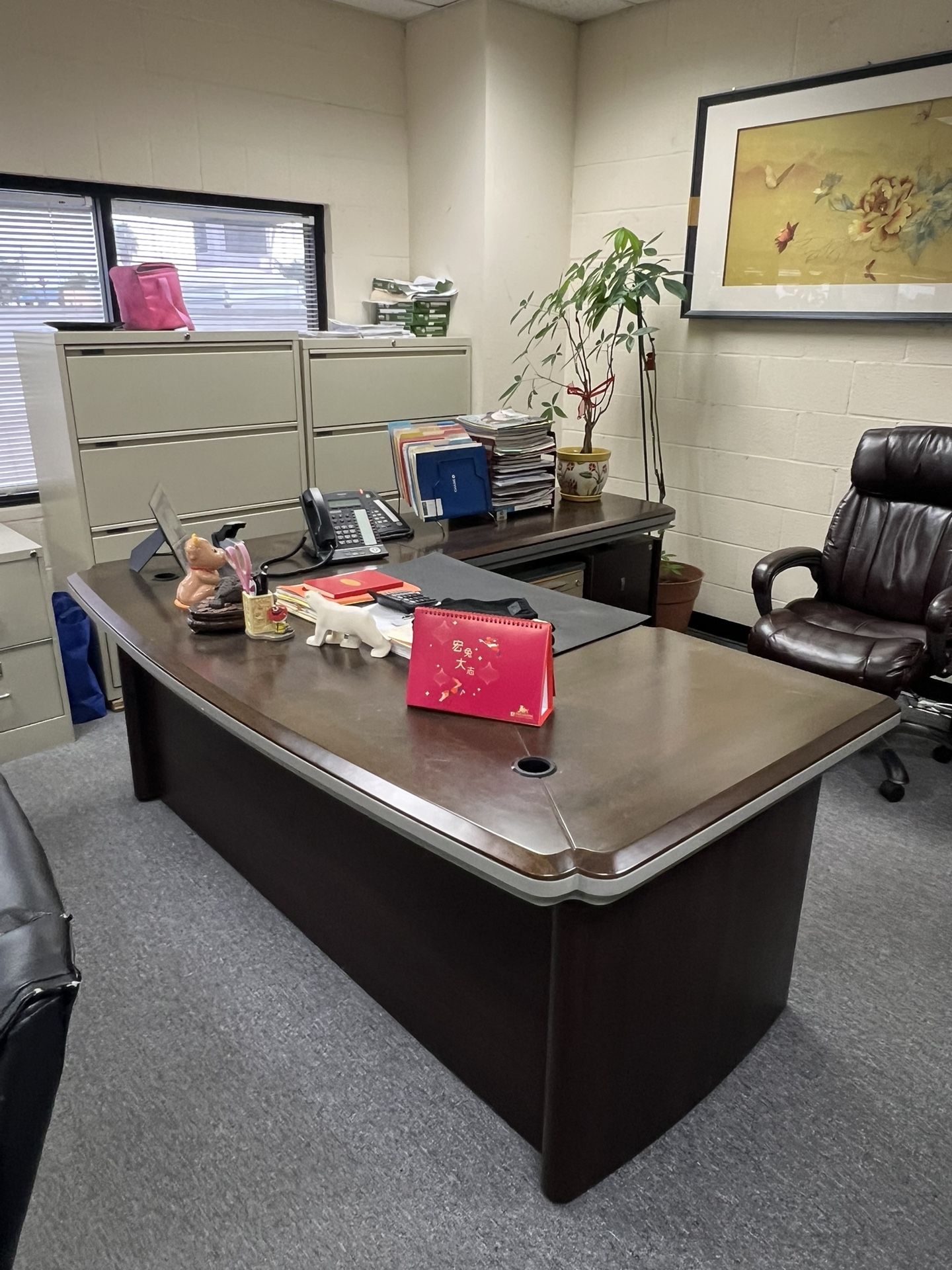 Beautiful Executive Desk for Sale in Rosemead, CA - OfferUp