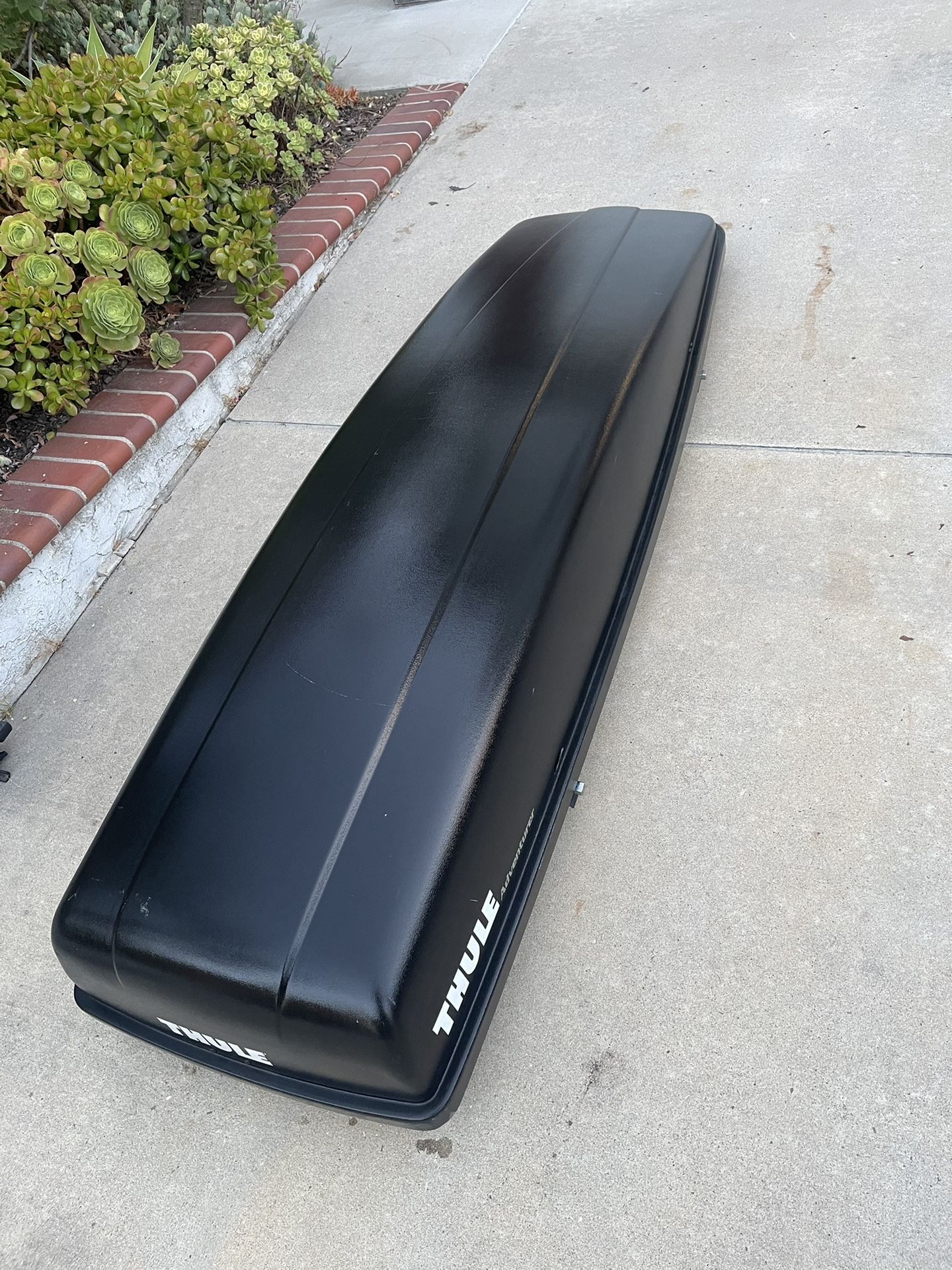 Thule Rooftop Cargo Box for Sale in Lake Forest, CA - OfferUp
