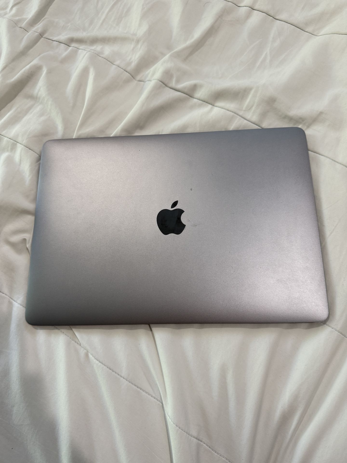 Macbook Pro 2019 13 inch for Sale in Pompano Beach, FL - OfferUp