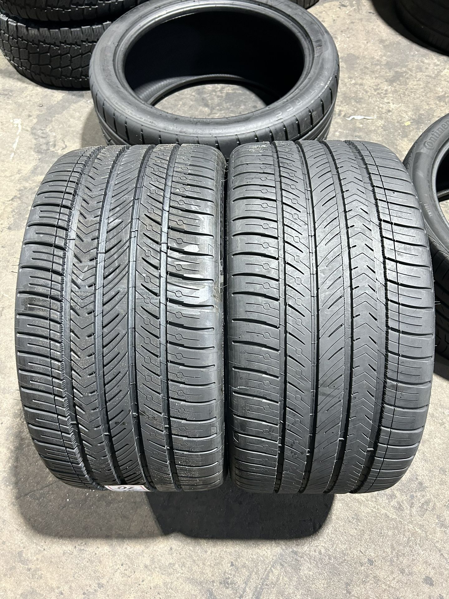 SET OF 2 USED TIRES MICHELIN PILOT SPORT ALL SEASON 4…275/30/20 for Sale in Oakland Park, FL ...