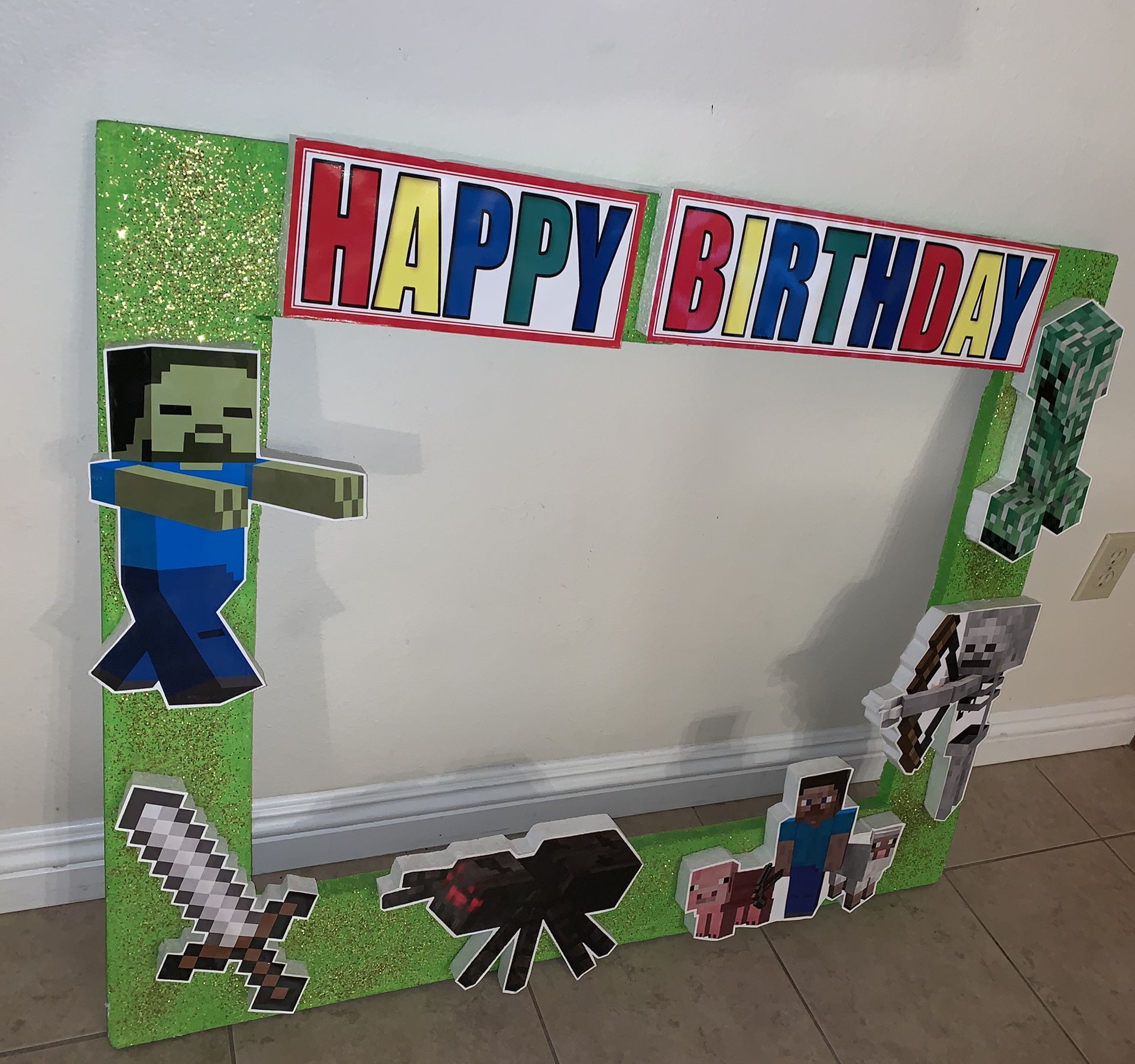 Minecraft Party Frame Photo Prop (Large 38 in x 31 in) for Sale in ...