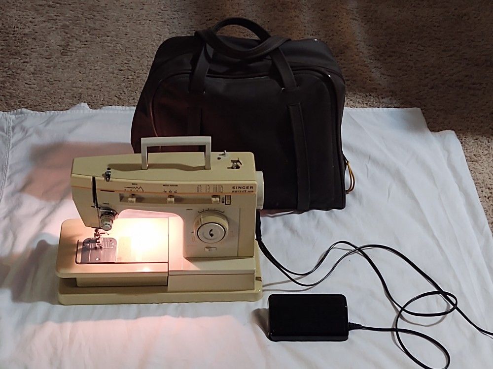 Singer Sewing Machine Model 9608 Merritt for Sale in Jacksonville, FL ...